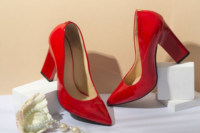 Heels Lebaran Kebesaran Bikin Gak Nyaman? Atasi dengan Cara Ini! - Stylo