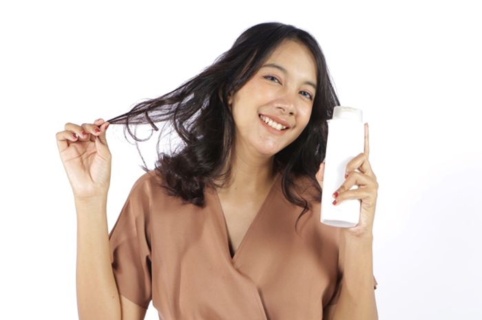 5 Rekomendasi Shampoo untuk Melembutkan Rambut yang Ada di Minimarket ...