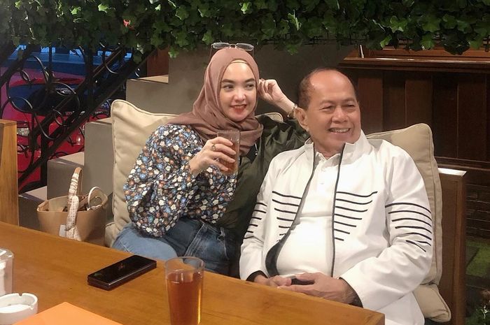 Artis Cantik ini Bahagia Dinikahi Politisi Terpaut Usia 27 Tahun Lebih ...