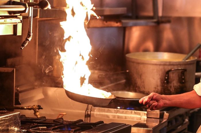 Cuma Modal Sedikit Bahan, Ini Dia Cara Jitu Membuat Api Menyala Di Atas ...