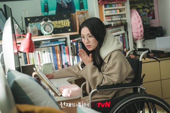 Kim Hye Yoon Latihan Pakai Kursi Roda Buat Peran Im Sol di Drama Korea ...