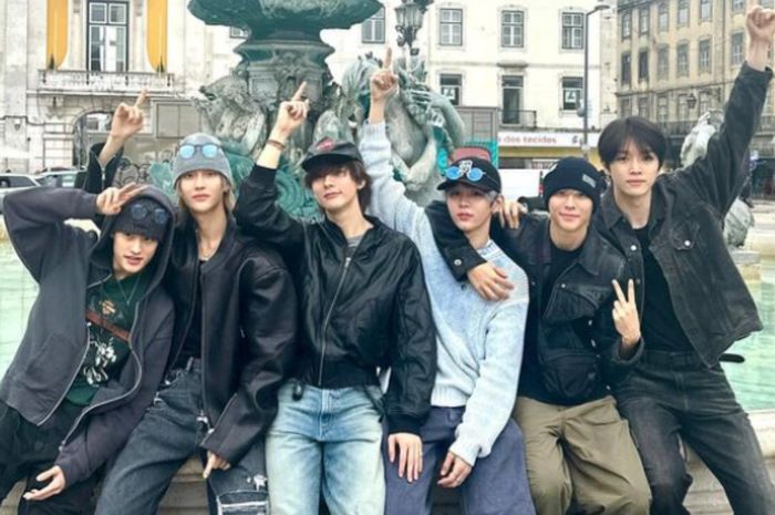 Kejutkan Penggemar, RIIZE Rilis MV Lagu Baru 'One Kiss' yang Tampilkan ...