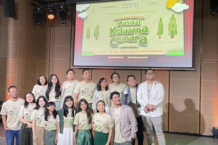 Panggung Pertunjukan Musikal Keluarga Cemara Hadirkan Pengalaman ...