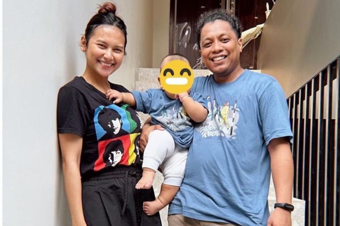 Indah Permatasari dan Arie Kriting Akhirnya Pamer Wajah Anak Lelakinya, Sudah Ada yang Bayar Rp1 ...
