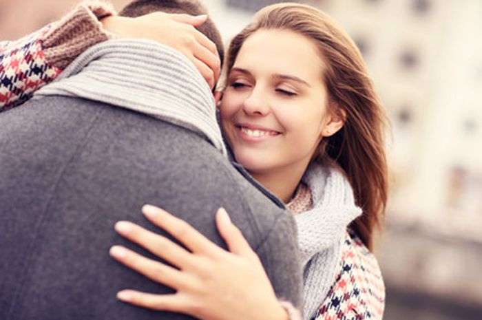 Berdasarkan Love Language Ini Cara Menghibur Pacar Yang Lagi Sedih