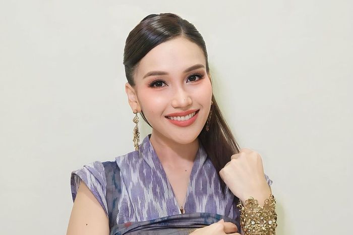 Selalu Cantik Sesuai Namanya, Ayu Ting Ting Tampil Anggun Berkelas Kenakan High Heels Puluhan Juta