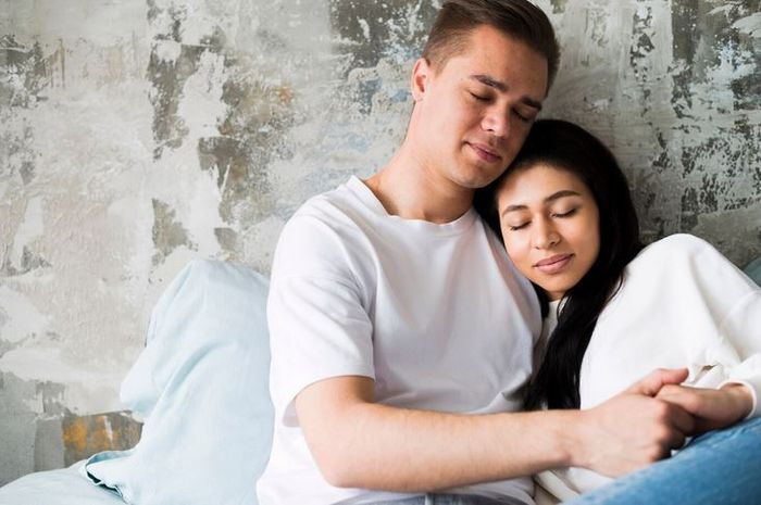 Tips Jaga Keharmonisan Rumah Tangga Di Usia Istri Jauh Lebih Tua Dari