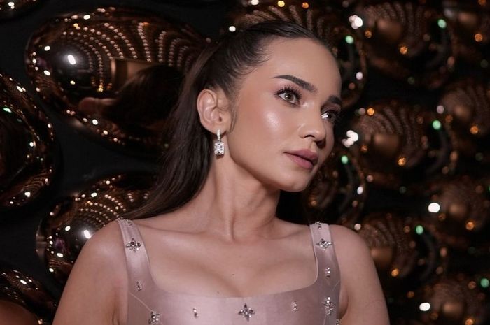 Hadiri Event Bergengsi di Thailand, Enzy Storia Banjir Pujian Kenakan ...