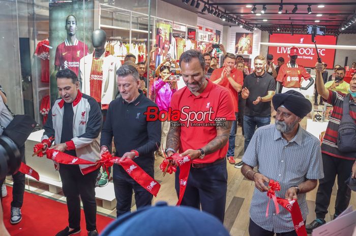 Kumpulan Galeri: Liverpool Buka Toko di Indonesia dan Undang Salah Satu ...