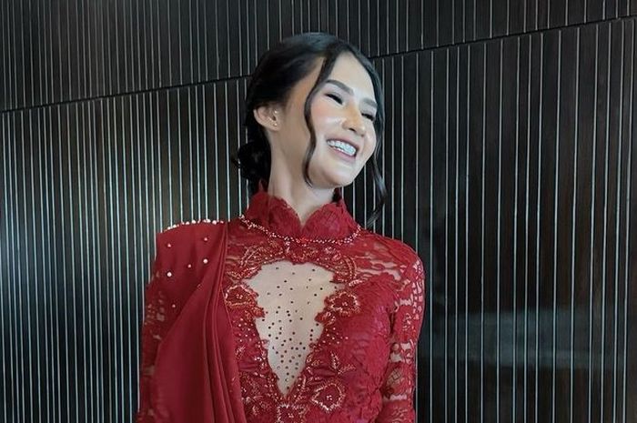 Jadi Bridesmaid, Soraya Rasyid Tampil Seksi dan Berani Kenakan Kebaya ...