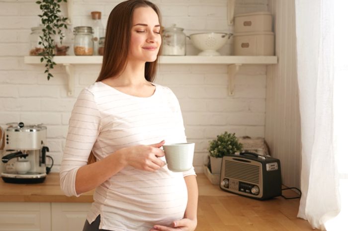 Dikenal Banyak Manfaatnya, Bolehkah Ibu Hamil Minum Jamu Beras Kencur? - Stylo