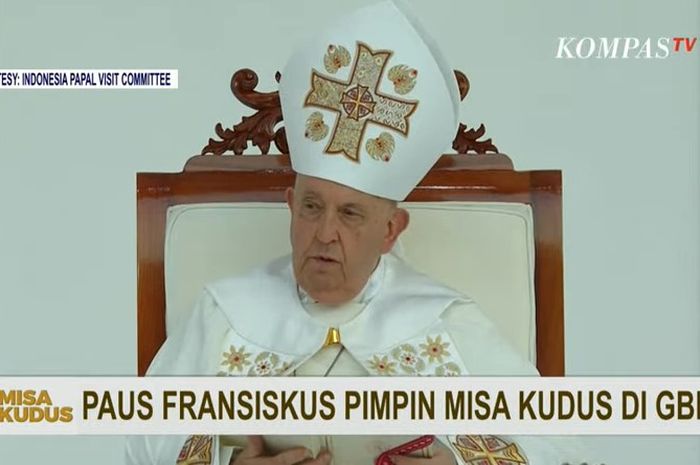 Momen Paus Fransiskus Pimpin Misa Akbar di Gelora Bung Karno