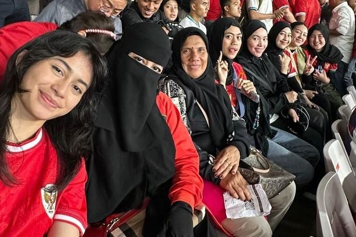 Calon Mantu Bestieku! Umi Pipik Nonton Timnas Indonesia Vs Australia ...