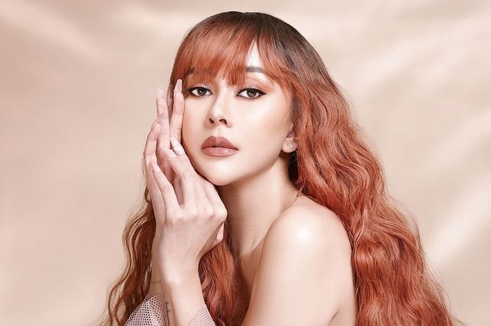 Buat Pangling di Pemotretan ala Rapunzel, Aura Kasih Tampil Berani ...