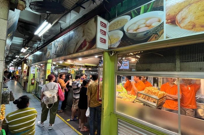 Nikmatnya Cakwe dengan Potongan Udang dari Cakwe Peneleh di Pasar Atom ...