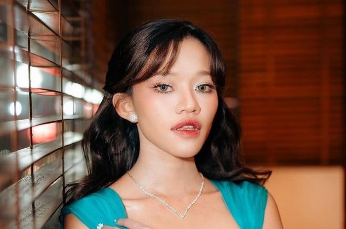 Sampai Dikira Artis Korea, Gaya Elegan Ummi Quary dengan Dress Belahan ...