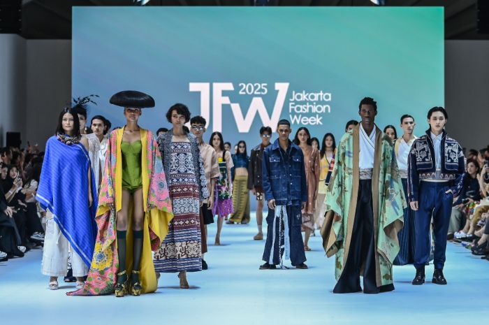 JFW 2025 Resmi Digelar, Dimeriahkan oleh Ratusan Desainer Indonesia - Stylo