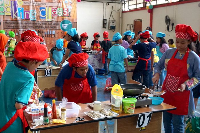 [VIDEO] Asyiknya Belajar Memasak di Cooking Class - Bobo