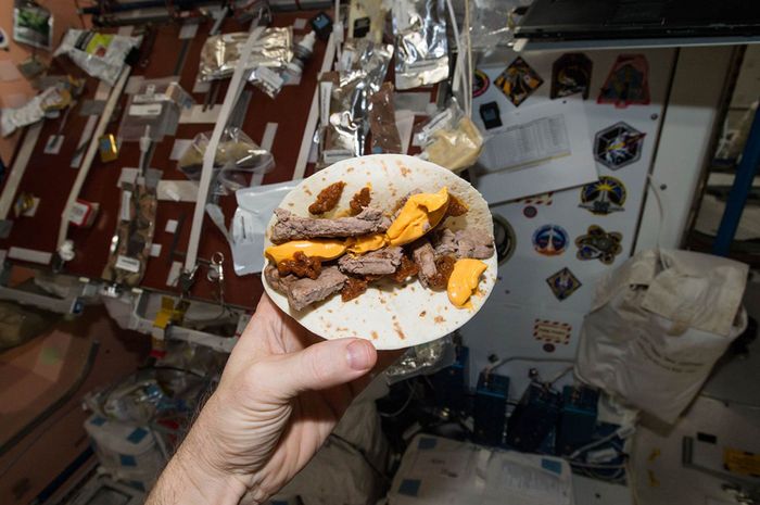 Cara Astronaut Makan dari Masa ke Masa - Bobo