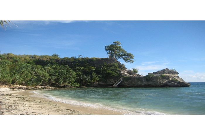 Menikmati Keindahan Pantai Dato Majene - Bobo