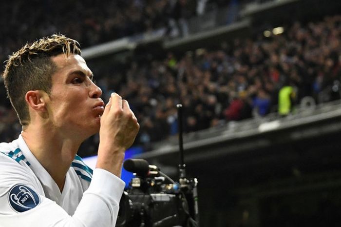 Apa Makna Selebrasi Aneh Cium Jari Cristiano Ronaldo? - Bolasport.com