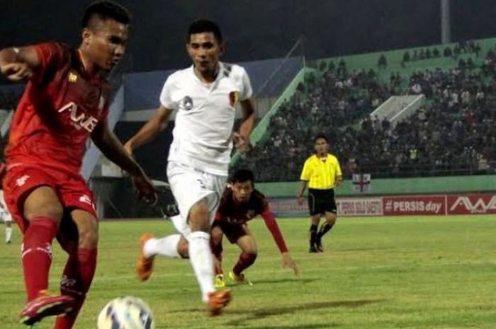 Pembukaan ISC B, Laga Emosional Dimas Galih - Juara.net