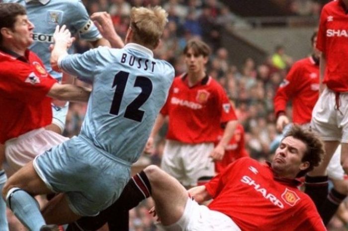 Sejarah 8 April: Pada 1996, Cedera Mengerikan David Busst Kontra Man ...