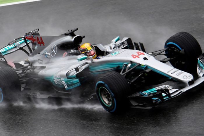 Taklukkan Lintasan Basah, Hamilton Raih Pole Position GP Italia - Juara.net