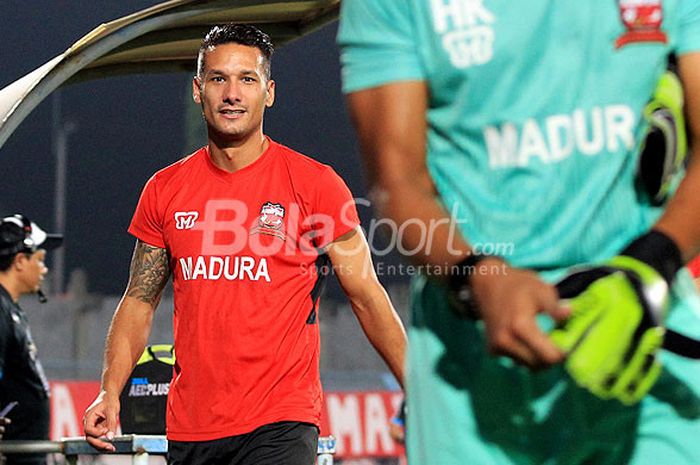 Kembali Tampil, Raphael Maitimo Mengaku Bermain dalam Kondisi Belum Fit ...