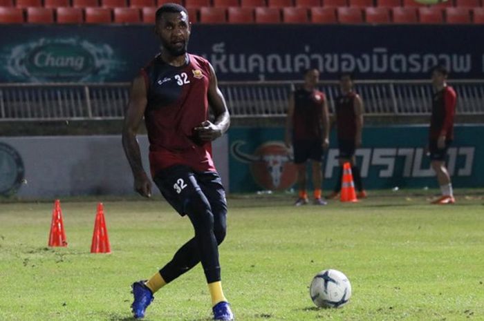 Yanto Basna Jadi Starter dan Antar Sukhothai FC Pertahankan Catatan ...