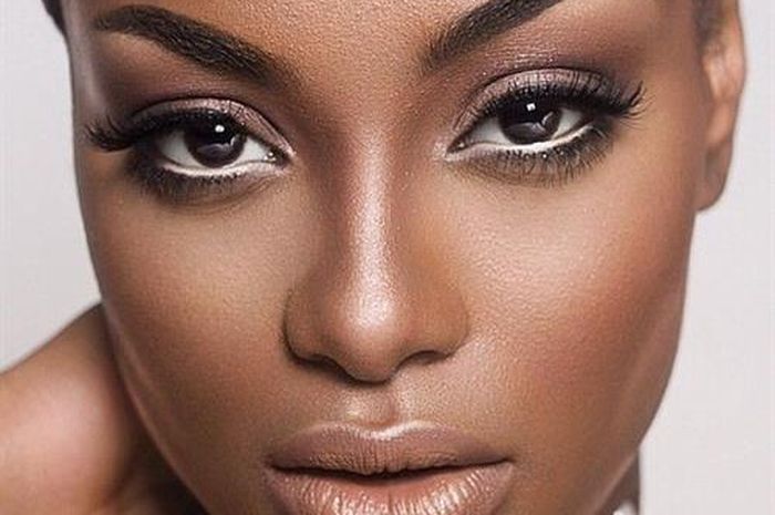 Punya Mata Warna Hitam? 6 Warna Eyeshadow Ini Cocok Banget Buat Kita ...