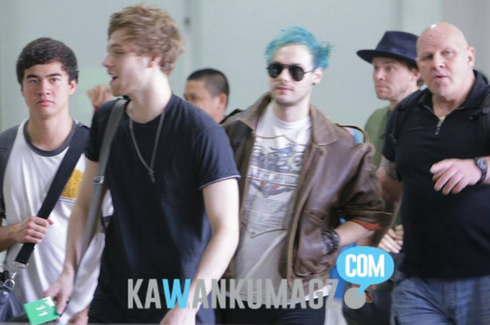 Foto dan Video Kedatangan 5SOS di Bandara Soekarno Hatta Jakarta ...