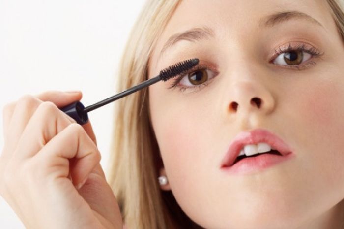 Tutorial Bikin Makeup Mata Natural Dan Fresh - CewekBanget