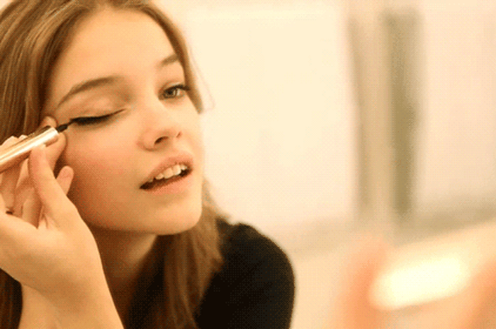 Tutorial Cara Bikin Cat Eye Pakai Eyeliner Dengan Simple Dan Mudah ...