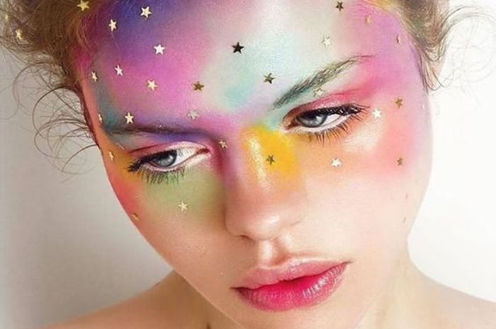 10 Inspirasi Galaxy Makeup Super Kece yang Bisa Kita Coba di Rumah ...