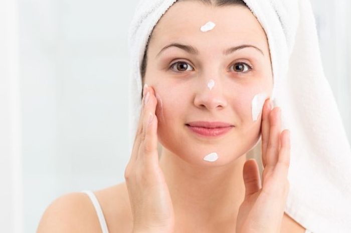 Buat Pemilik Kulit Berminyak Ini 6 Tips Menggunakan Pelembap Yang