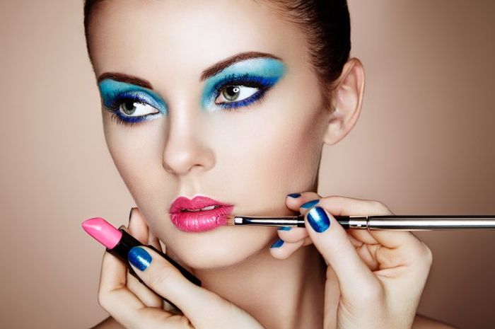 5 Hal Ini yang Akan Terjadi Kalau Kita Sering Pakai Makeup Tebal ...