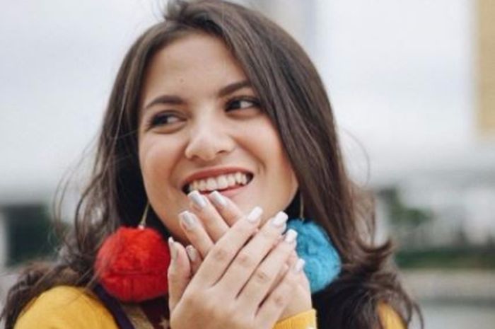 Nggak Ketinggalan Tren Kekinian, Marsha Aruan Tampil Kece dengan ...