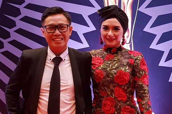 Identik dengan Hijab Turban, Ini Deretan Penampilan Cantik Istri Eko ...
