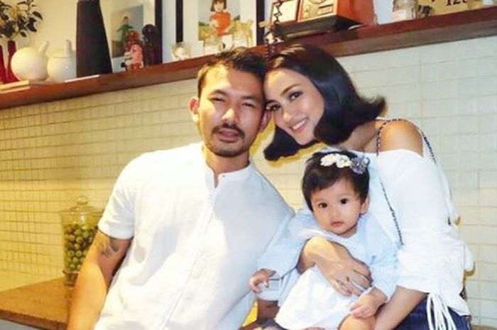 Rempong Bawa Tas Anak dan Istri, Si Biru Mungil yang Menggantung di ...