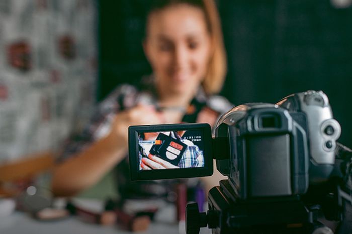 Pengen Jadi Vlogger Terkenal yang Dibayar Mahal? Ini 5 Alat yang Bikin ...