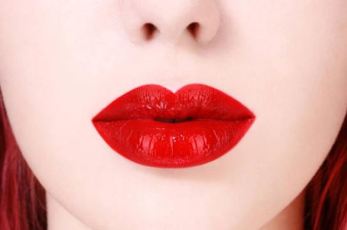 Hari Natal Segera Tiba, Yuk Percantik Diri dengan Deretan Lipstik Merah ...