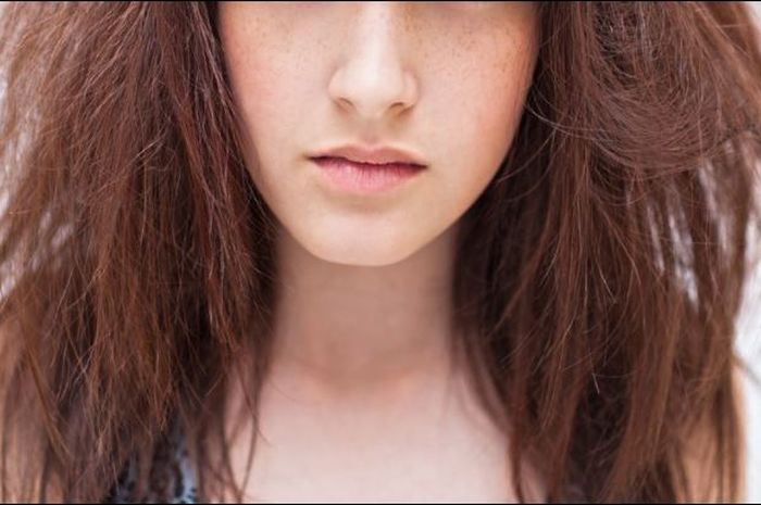 Singkirkan Rambut Kering dengan Melakukan Ini sebelum Keramas, wah ...