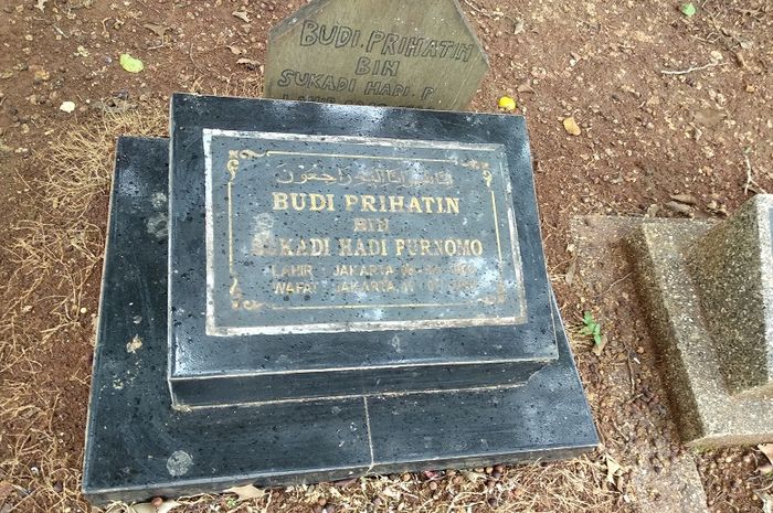 Penjaga Makam TPU Kampung Kemang, Prihatin Melihat Pusara Budi Anduk