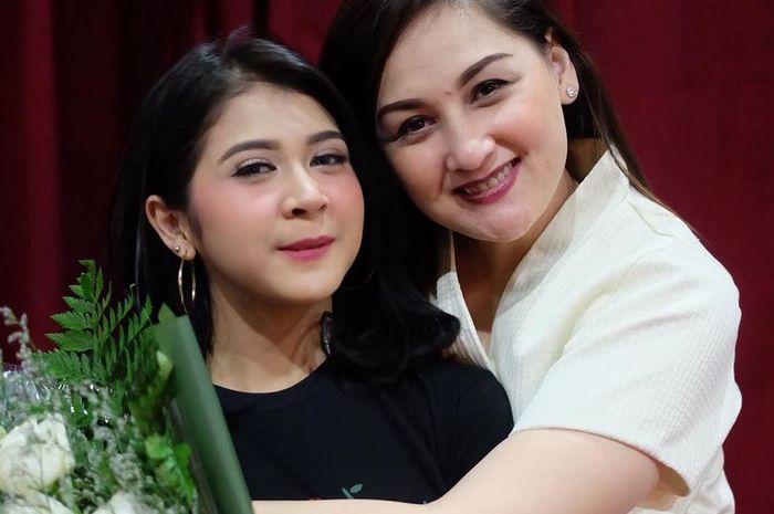 Sering Dibilang Mirip, Mona Ratuliu Anggap Artis Muda Ini Anak Sendiri, Ternyata Hubungan ...