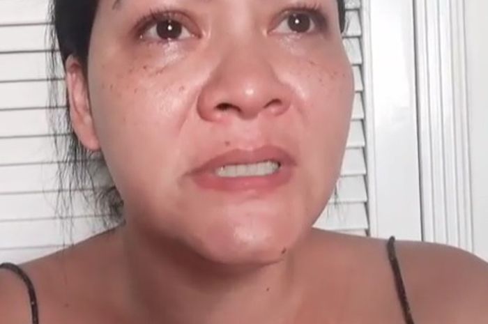 Laporkan Kematian 'Anaknya', Melanie Subono Datangi Kantor Polisi