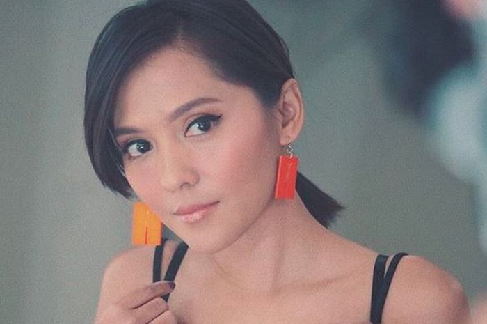 Di Balik Sentuhan Riasan Natural di Depan Layar, Lala Karmela Selalu ...