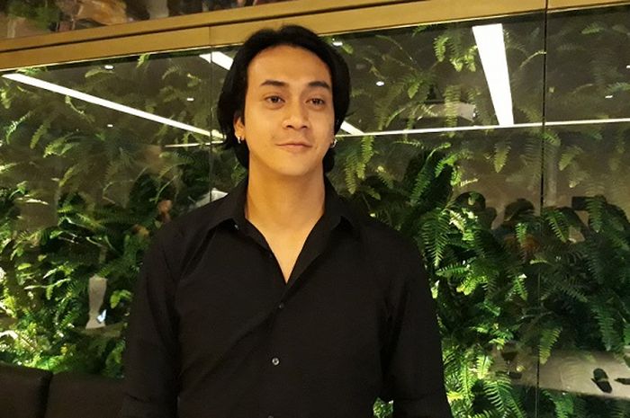 Kecelakaan, Mobil Dimas Andrean dan Istri Ditabrak Tronton!