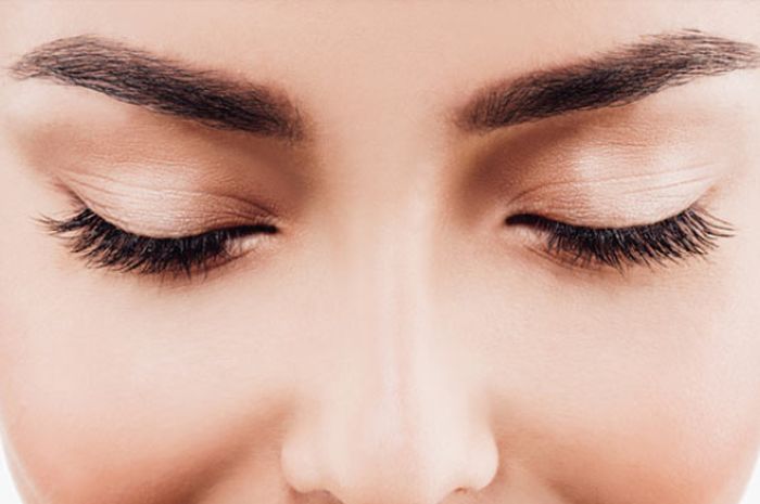 Yuk Kepoin Cara Menumbuhkan Alis Alami dengan Minyak Jarak!