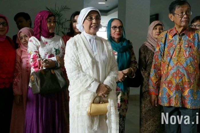 Sah! Nani Wijaya Resmi Dinikahi Ajib Rosidi Dengan Mas Kawin Perhiasan ... Sah! Nani Wijaya Resmi Dinikahi Ajib Rosidi Dengan Mas Kawin Perhiasan ...